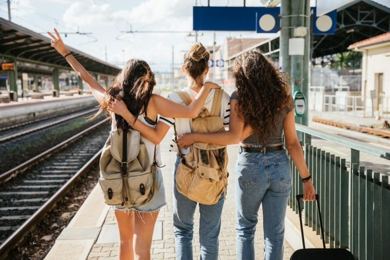Viajar solo o en grupo: ventajas y desventajas | Heymondo